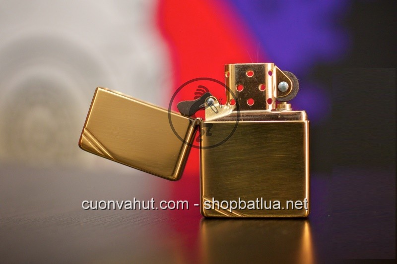 Bật lửa Zippo 270 Vintage Brass Slashes cổ điển với màu vàng trơn bóng
